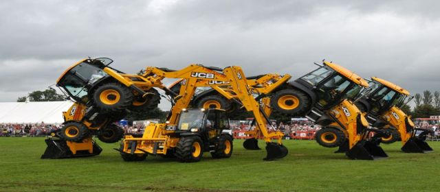 Hotels near JCB Dancing Diggers Show | Central Hotel Tullamore